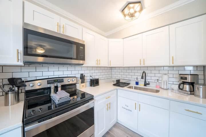 Ov Mosaic - Bloom Suite - Norfolk, VA