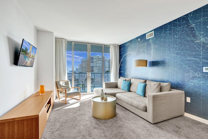 Charming 1bdr Condo Beach Service, Pool, Gym 505 - Hallandale Beach, FL