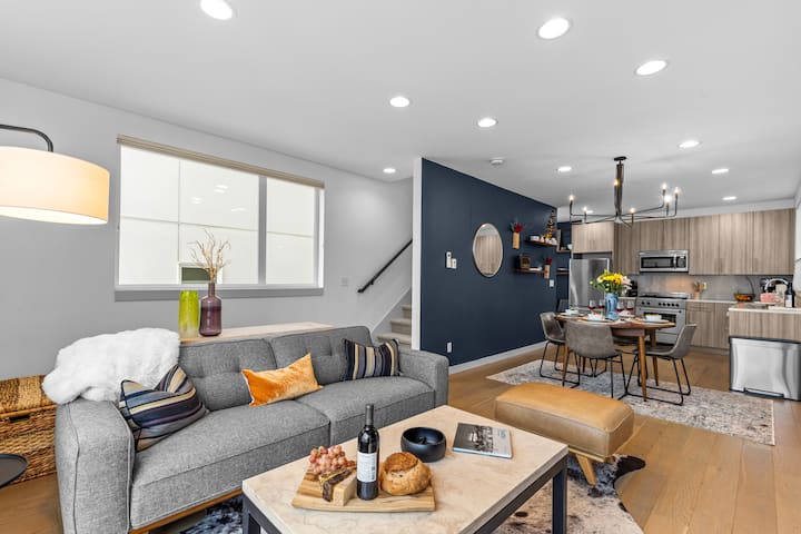 Luxury Cali Avetownhome W/rooftop Deck & View - Seattle, WA