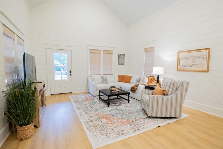 Brand New, Historic District, Walkable, 5 Star - Laurel, MS
