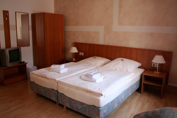 Double room shower/toilet (Landgasthof Hotel Rebe) - Airbnb