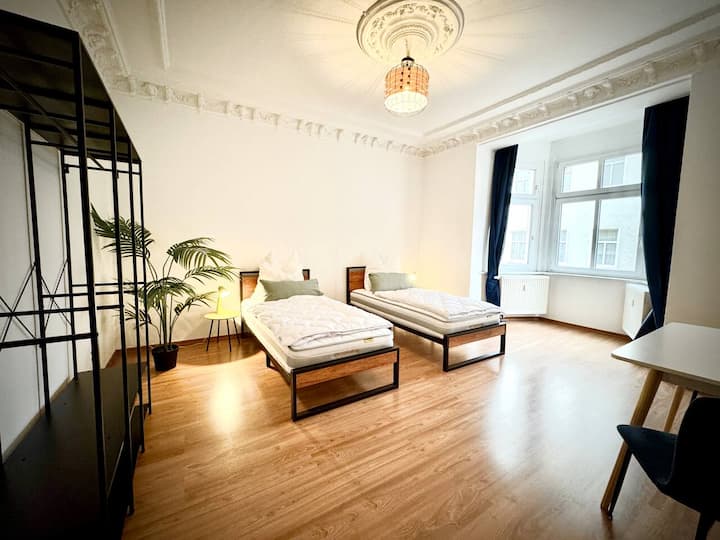 Monteurwohnung - Wlan, Waschmaschine, Smart-tv - Zeitz