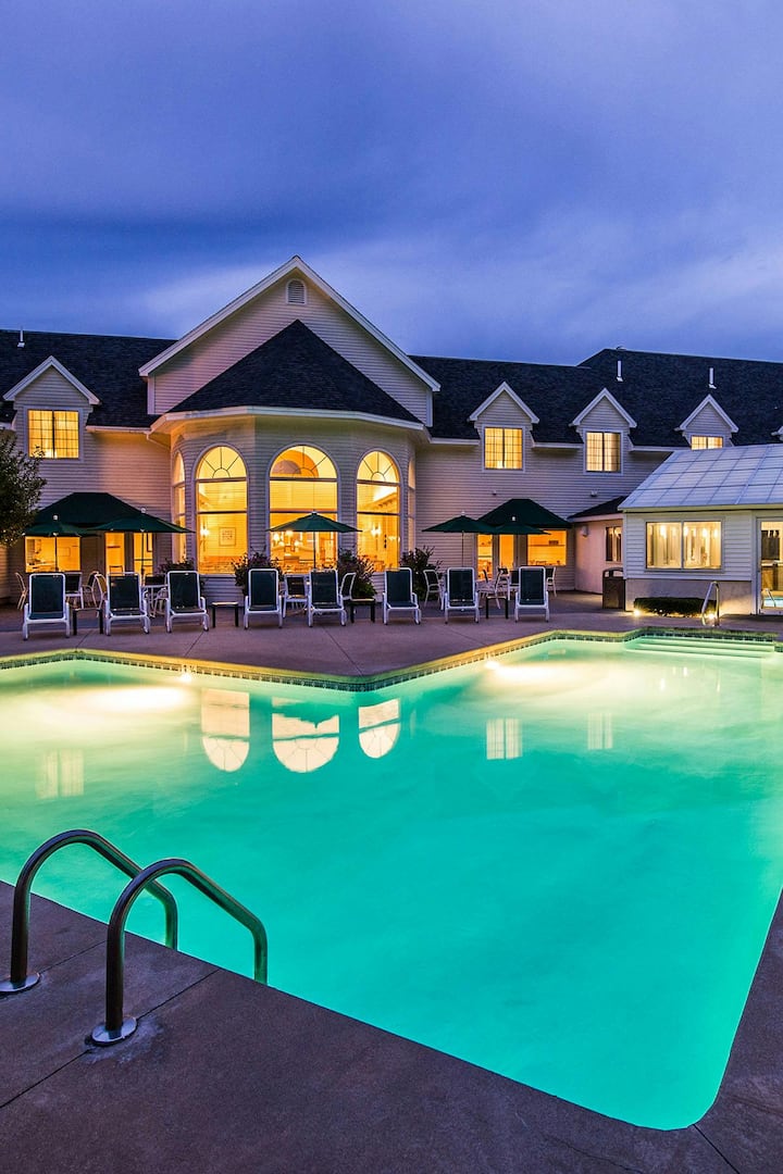 Timeless Retreat Near The Beach - Ogunquit, ME