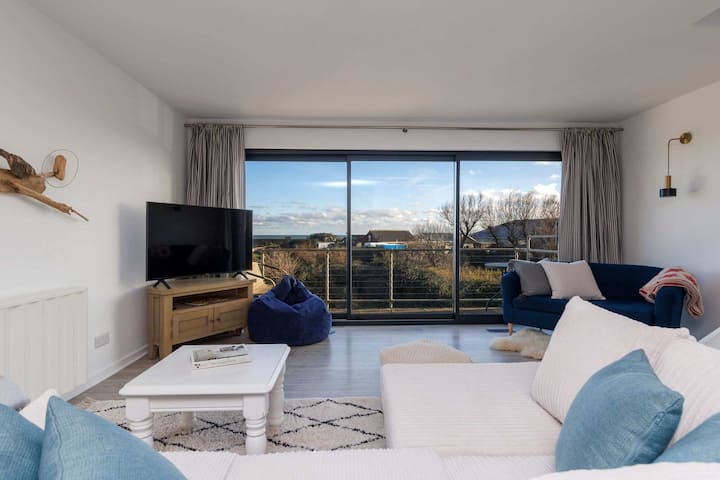 Beautifully Refurbished 4-bed Beachside Retreat - Selsey