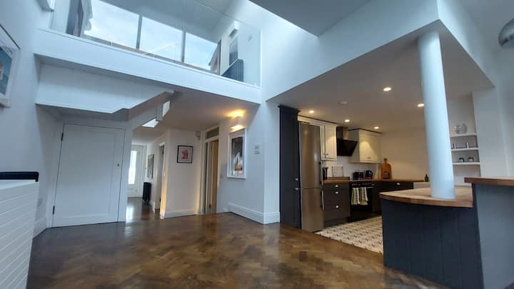 Stunning, Unique & Elegantly Refurbed Seafront 2bd - Portmarnock