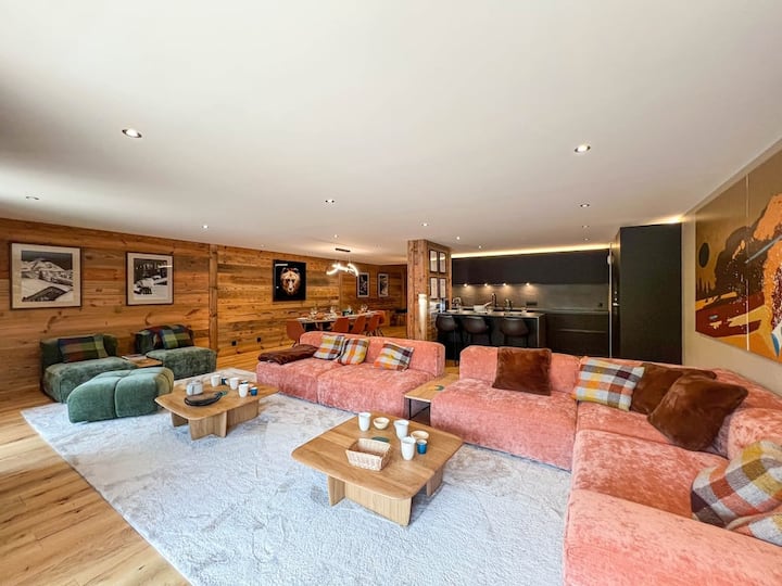 Situation Emblématique Face Au Centre Des Pistes - - Les Gets