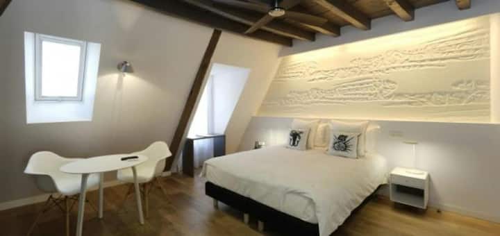 N°4 : Suite With Windows Overlooking The River - Aubusson