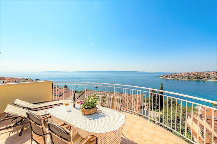 Villa Nealeona - Pool-sea View - Trogir