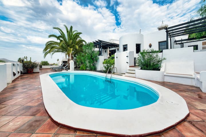 Casa Felix: Poolside Paradise With Panoramic Views - Lanzarote
