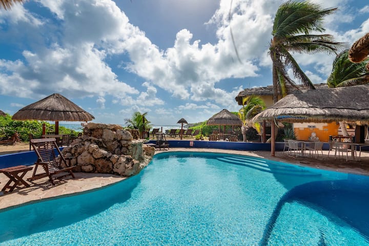 Bella Mar: Ocean Front W/ Pool Views - Isla Mujeres
