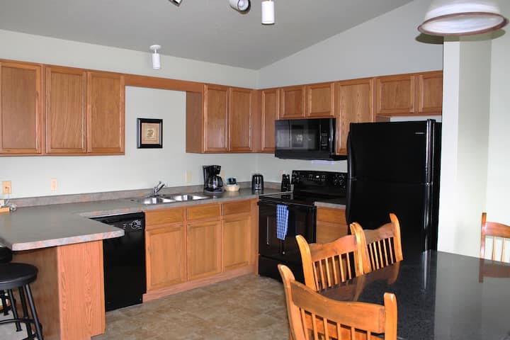 2 Bedroom Lynx Lake Condo In Eagle River Wi - Eagle River, WI