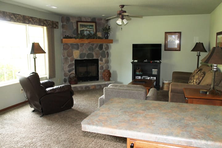 2 Bedroom Lynx Lake Condo In Eagle River Wi - Eagle River, WI