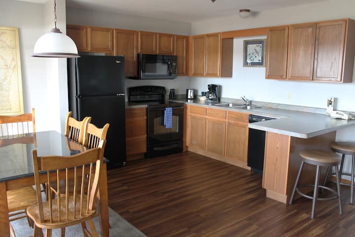 1 Bedroom Condo, Great View Of Duck Lake - Eagle River, WI