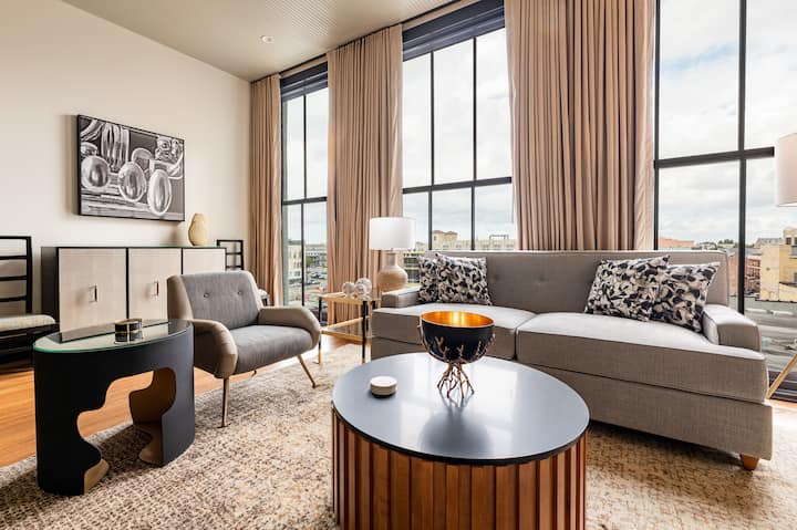 2br Canal St Charm: Elegant Space | Mayfair Hotel - New Orleans, LA