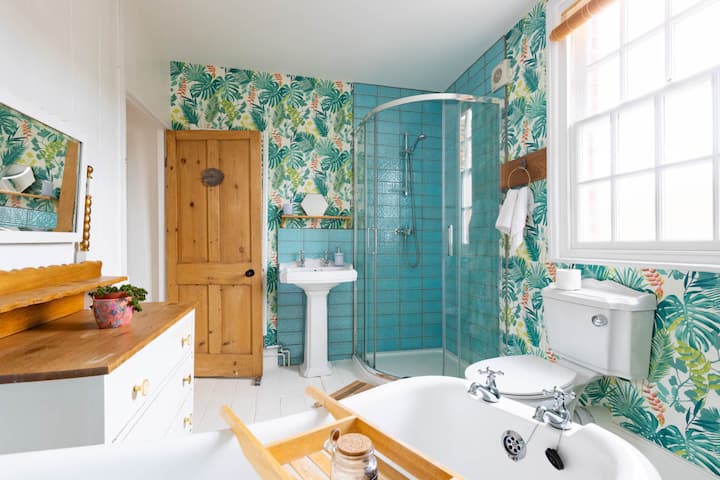 The Little Blue Seaside House - Scarborough