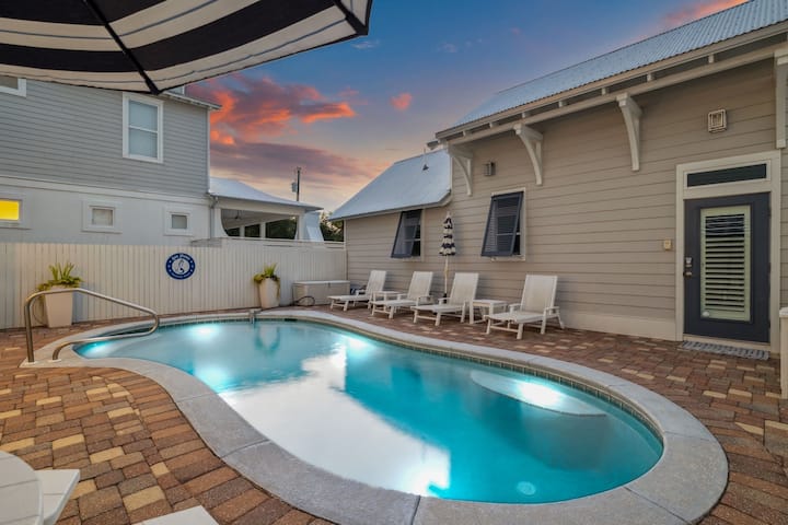 She Winds - Private Pool! 7 Bikes! Gulf Views! - Seaside, FL