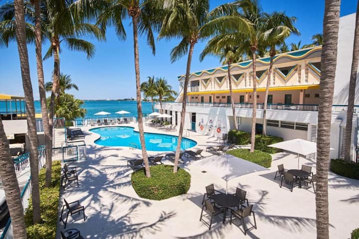 Urban Beach Wonder | Outdoor Pool. Boat Access - Miami