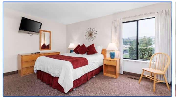 Tennis Village: 2-bed/2-bath Condo Upper Floor - Manson, WA