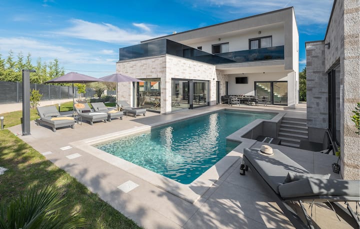 Jacuzzi And Sauna Villa - Labin