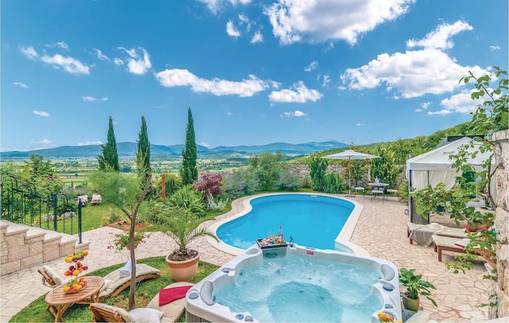 Beautiful Home In Gala Otok With Sauna - Sinj