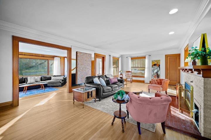Exquisite & Historic 1917 Grand Avenue Estate - Des Moines, IA