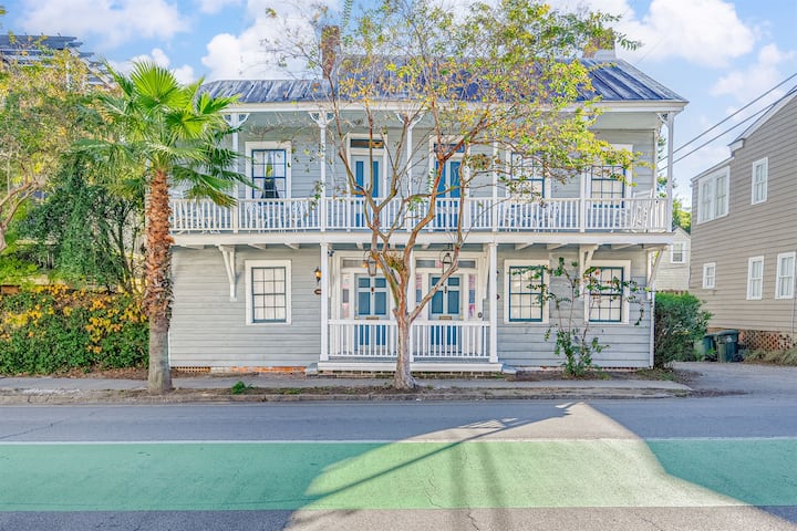 Entire Historic Property, W/parking, Sleeps 12 - Savannah, GA