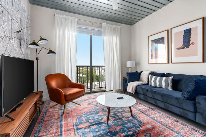 Lodgeur | Serene & Modern 1br Loft | Midtown - Houston, TX