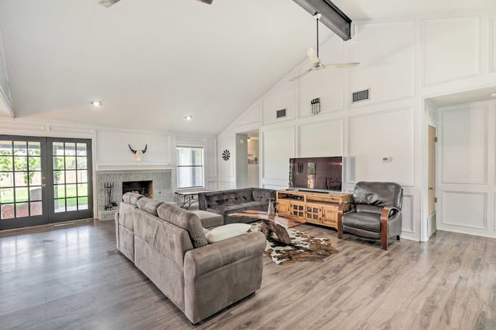 Pet-friendly Lockhart Home W/ Private Yard! - Lockhart State Park, Lockhart
