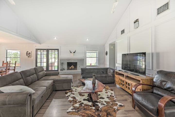 Pet-friendly Lockhart Home With Private Yard! - Lockhart State Park, Lockhart