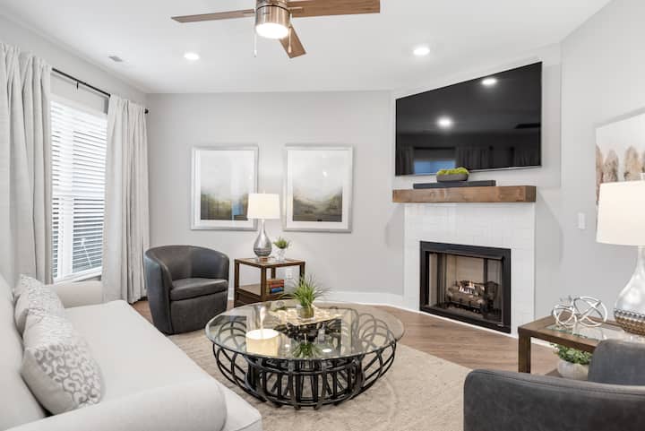 *New* Lux Modern | Near Nashville & Lake | Pets Ok - Gallatin, TN