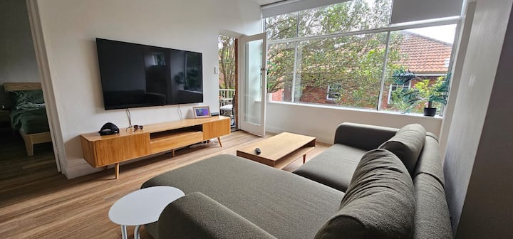 Spacious And Idyllic Unit In Little Manly - Manly