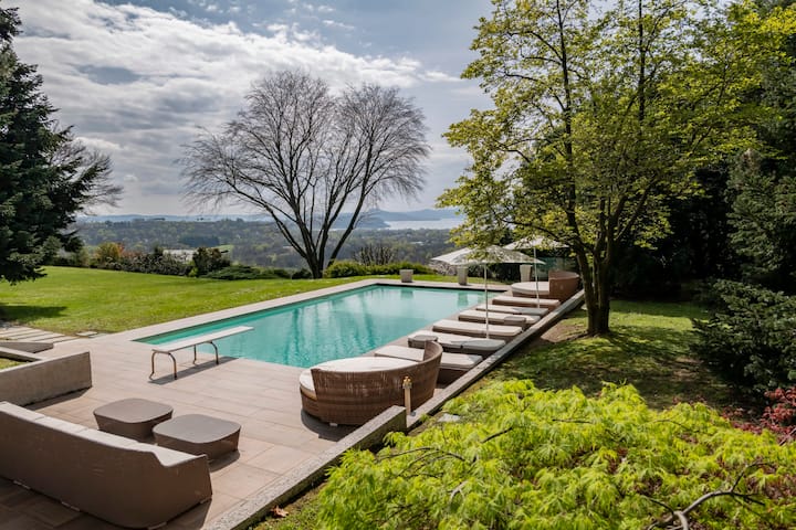 Enchanting Villa With Contemporary Design - Lac Majeur