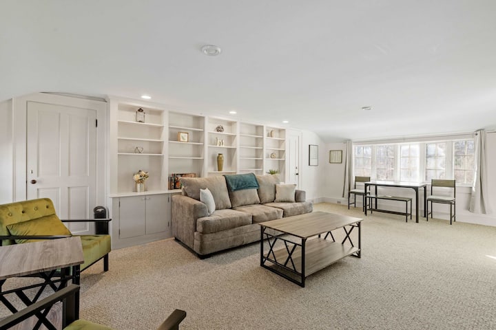 Cozy Escape At The Four Winds Estate - Concord, NH