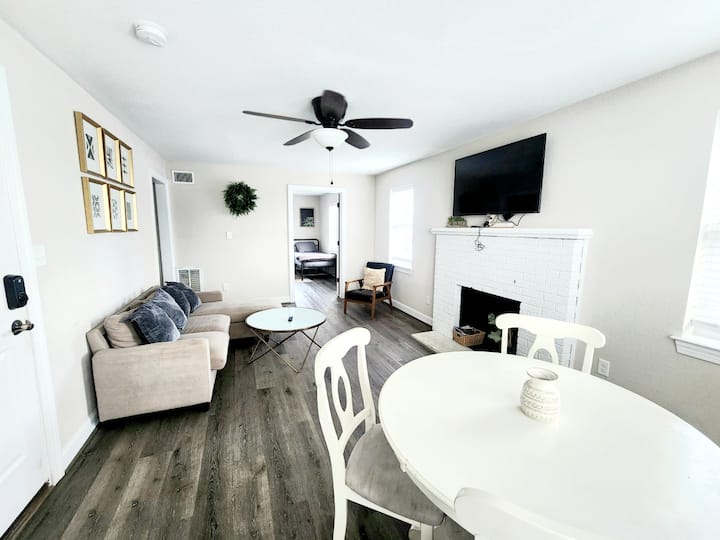 1 Block From Beach | Dog Friendly | Boardwalk - Virginia Beach, VA