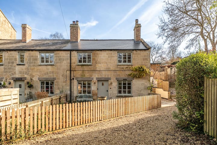 Dog Friendly Cottage - River Cottage - Winchcombe