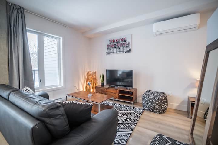Urban Studio With Private Balcony And Gym - Québec
