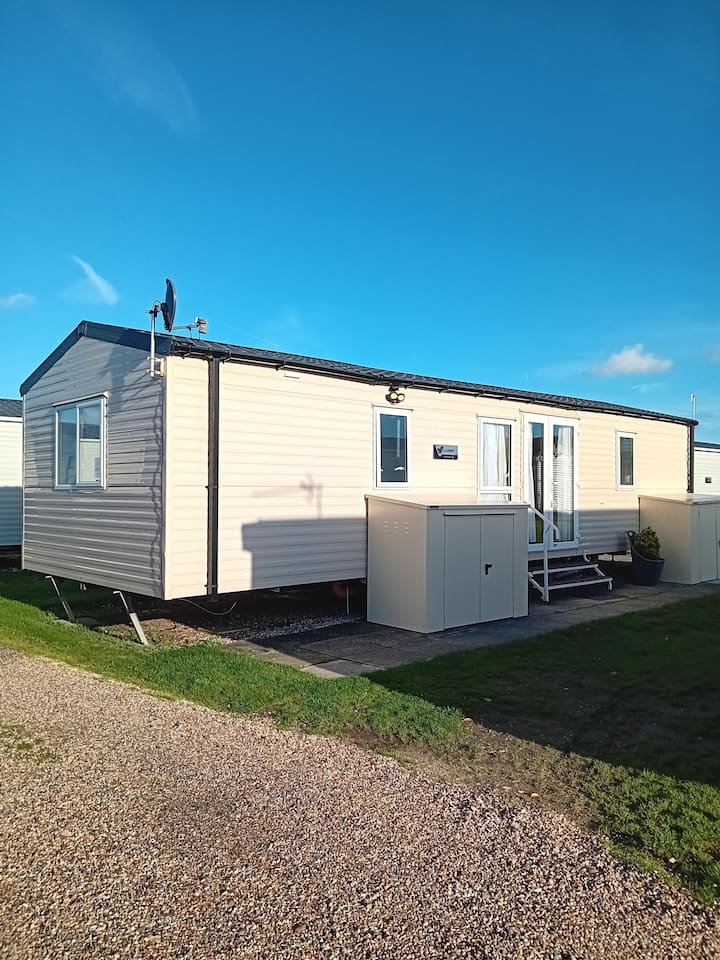 4 Berth Caravan At Suffolk Sands Ref 45022b - Felixstowe