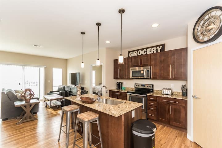 Beautiful Luxury Themed Furnished Apartment - Grand Forks