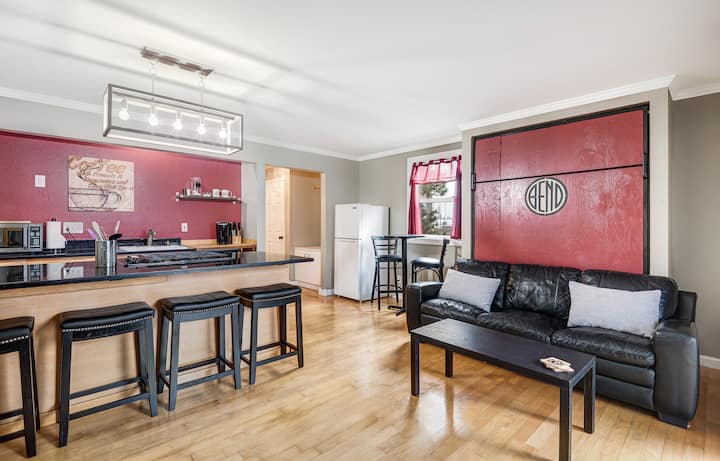 Park Side Getaway! Walk To Downtown & Trails - Bend, OR