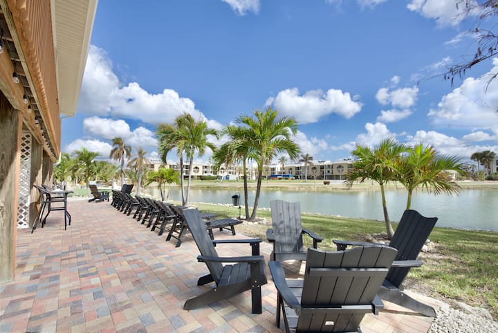 Lake Front-short Walk To Beach-endless Tides 2 - Fort Myers Beach, FL