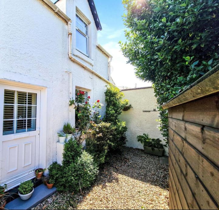 Clover Neuk - Hot Tub - Coorie Doon Stays - Ayrshire