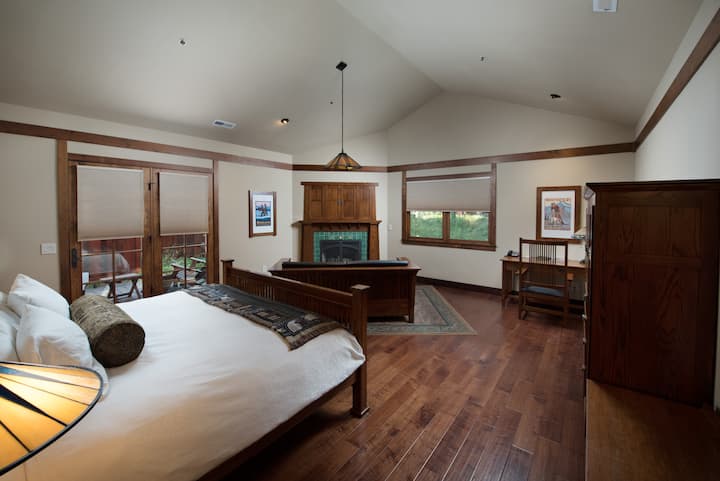 Fivepine Lodge & Cabins - Classic Cabin - Sisters, OR