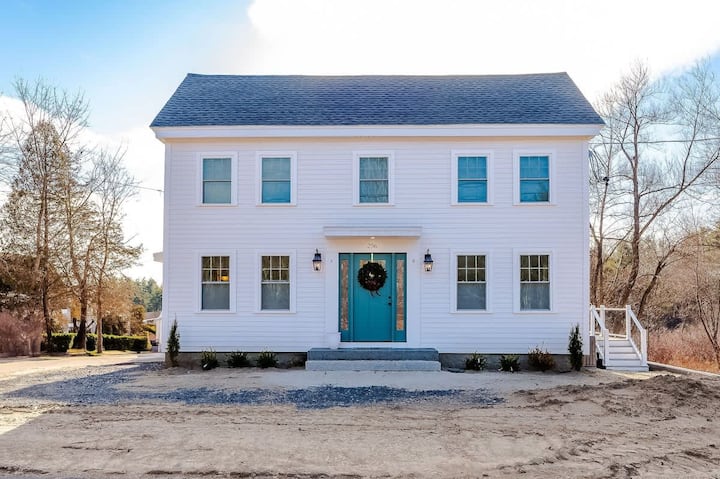 Remodeled 1790 Farmhouse! - Dover, NH