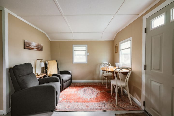 Driftwood Cottage - Brookside Cottages & Resort - Interlochen, MI