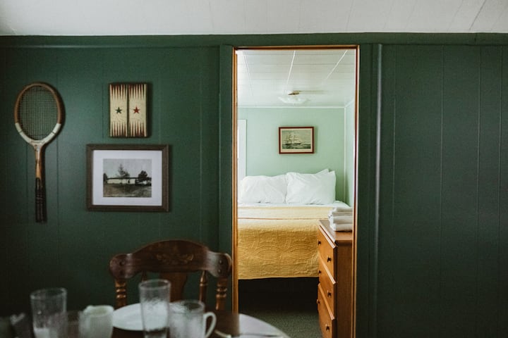 Willow Cottage - Brookside Cottages & Resort - Interlochen, MI
