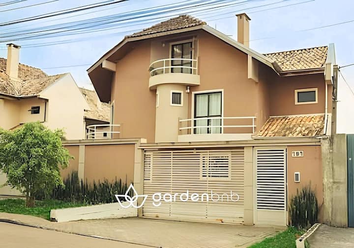 Espaçoso E Confortável Tripléx Em Curitiba - Curitiba