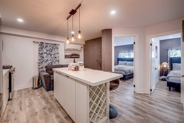 Modern 3 Bed Unit Near The Falls! - Niagara Falls