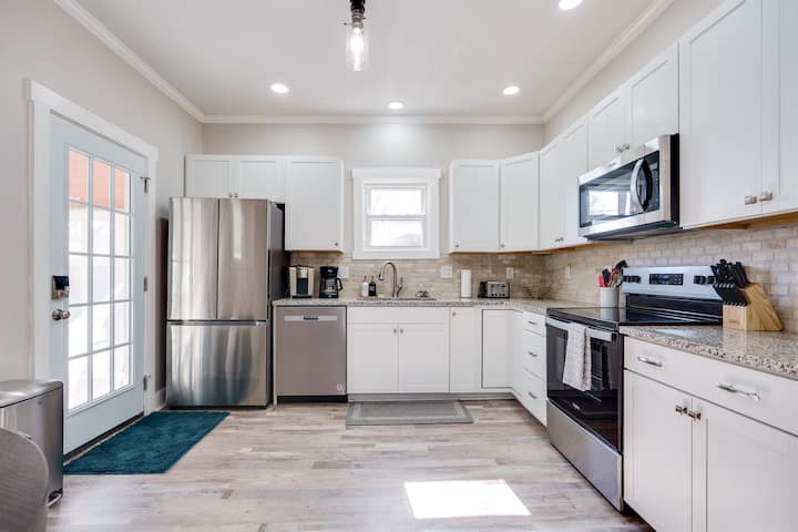 Modern Ranch, Near Downtown Airport - Dayton, OH