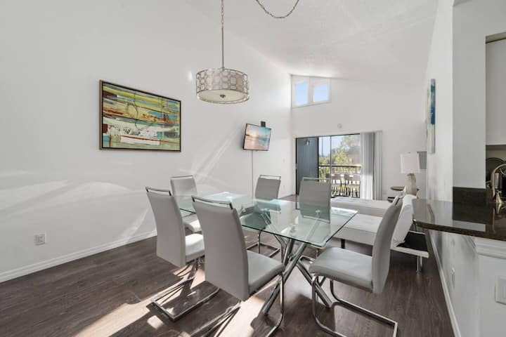 Cozy Apt W/ Pool, Hot Tub, Golf, Near Downtown! - Orlando, FL