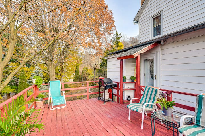 < 1 Mi To Lehigh University: Home W/ Deck! - Bethlehem, PA
